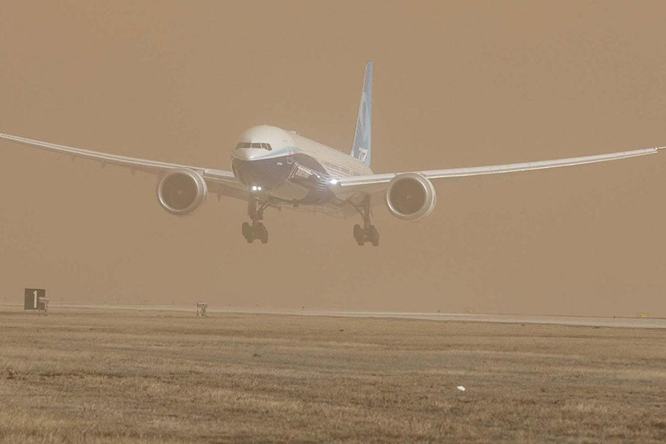 Watch: 777-9 performs precise landing in howling winds