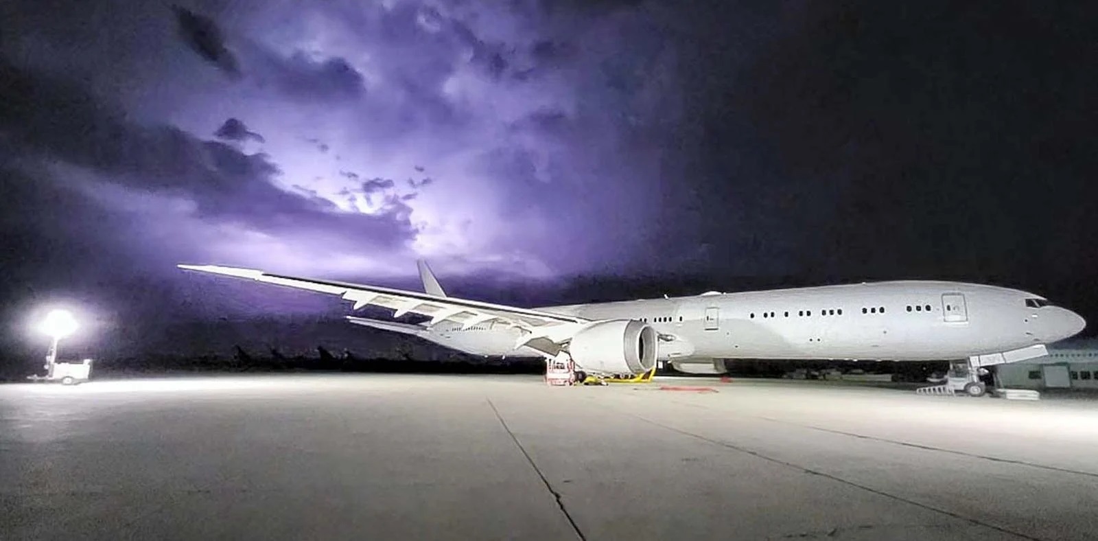 5 in flight: See the full 777-9 fleet in action